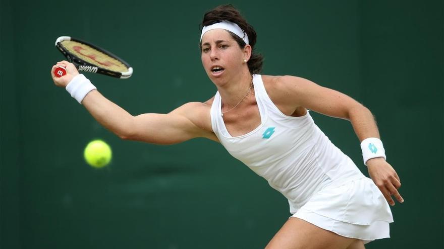 Carla Suárez es cola sense problemes en els vuitens de Wimbledon