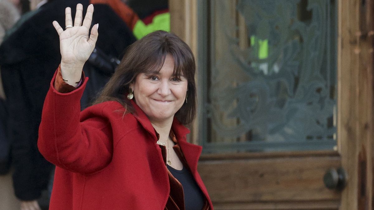 Carta de un lector: "Señora Borràs, acate la sentencia, que ha sido ...