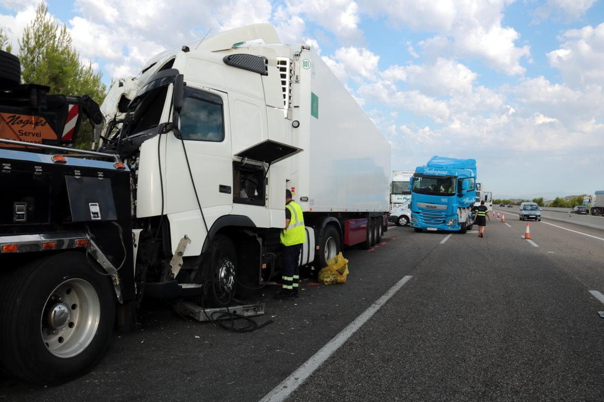Dos Muertos En Un Choque Múltiple En La A 2 En Ribera Dondara