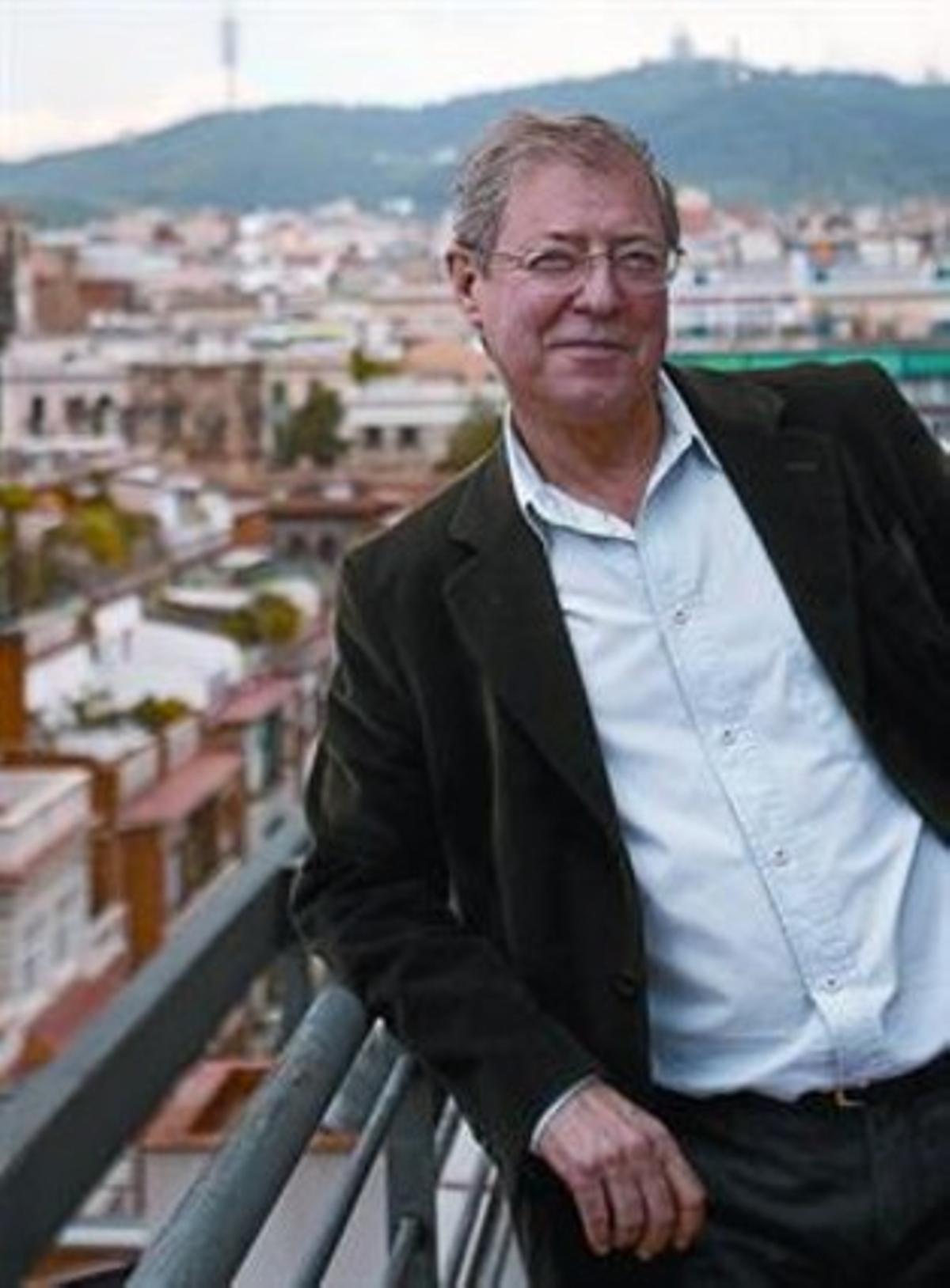 El escritor Félix de Azúa, elegido académico de la Lengua