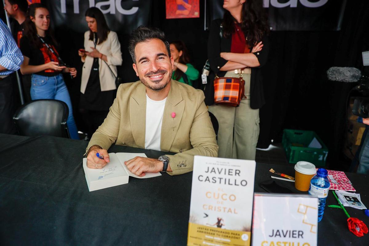 Javier Castillo se aúpa en Netflix para hacer historia: logra el récord ...