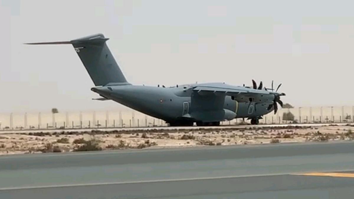 Salida del primer avión A400M del Ejército del Aire de la base aérea Al ...