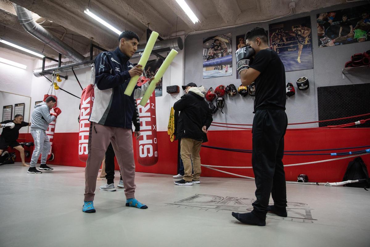 Dentro del ring de boxeo que rehabilita toxicómanos en Barcelona | FOTOS
