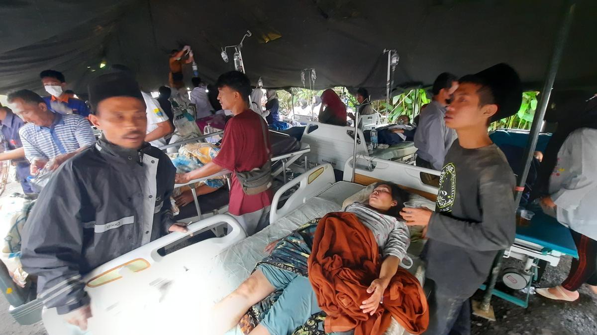 Un terremoto en la isla de Java (Indonesia) deja decenas de muertos | FOTOS