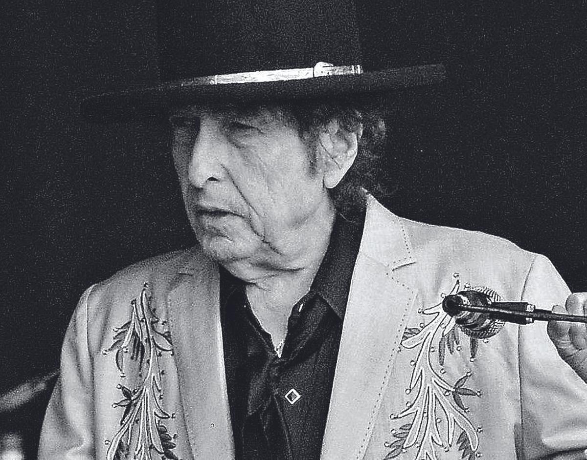Bob Dylan | "O tocamos o posamos": por qué odia los móviles en los ...