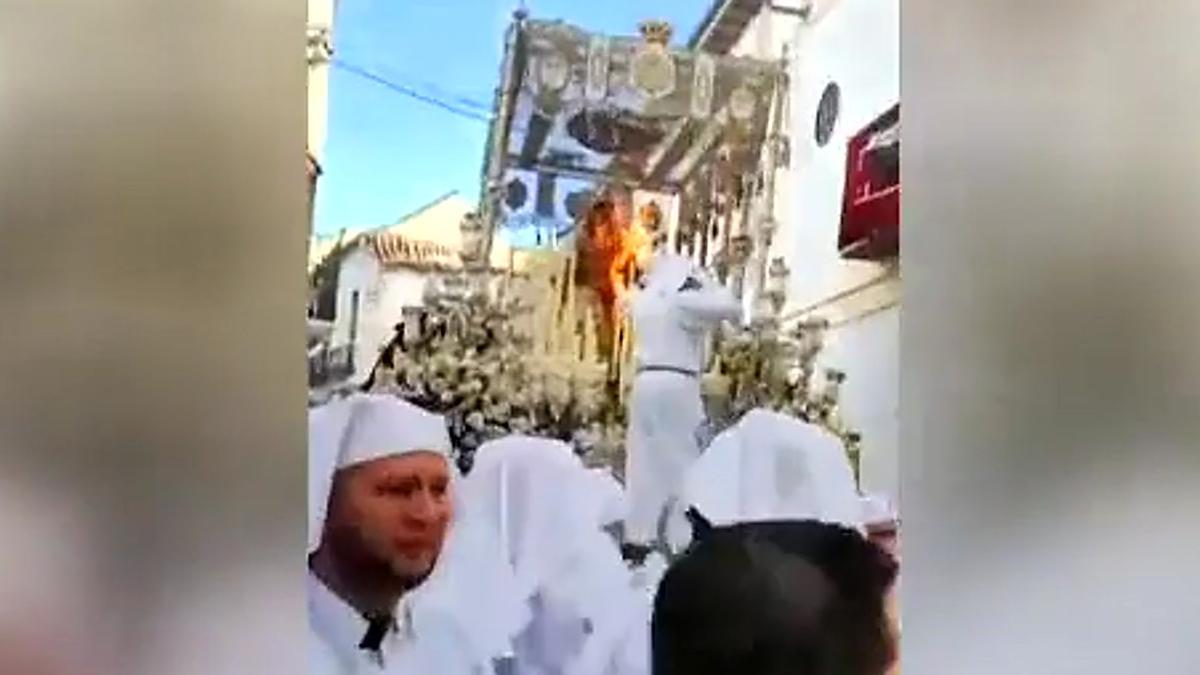 Dos heridos al sofocar con sus manos un incendio en el trono de la ...