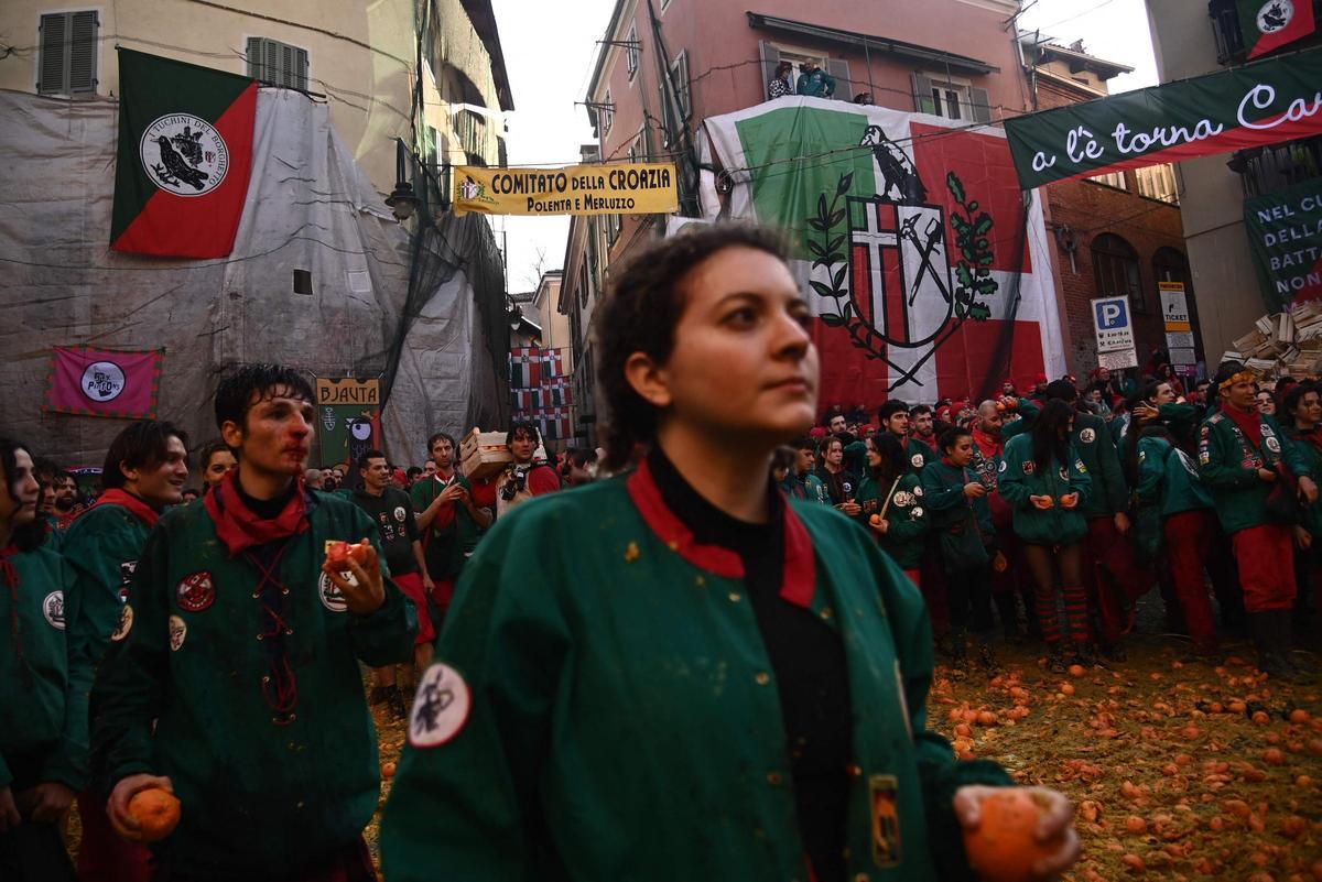 Batalla de las naranjas en el Carnaval de Ivrea, cerca de Turín | FOTOS