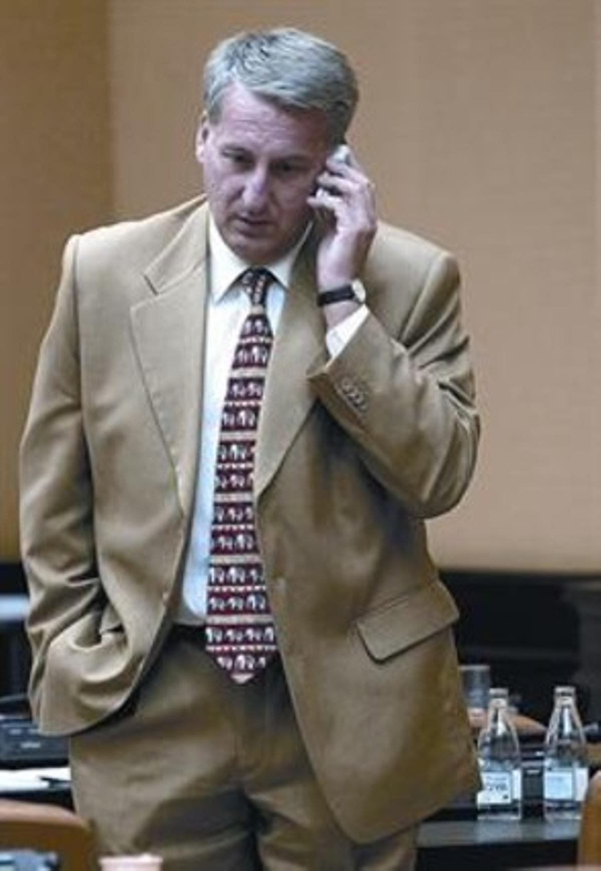 Un diputado del PSOE rompe el tabú y exhibe todos sus bienes