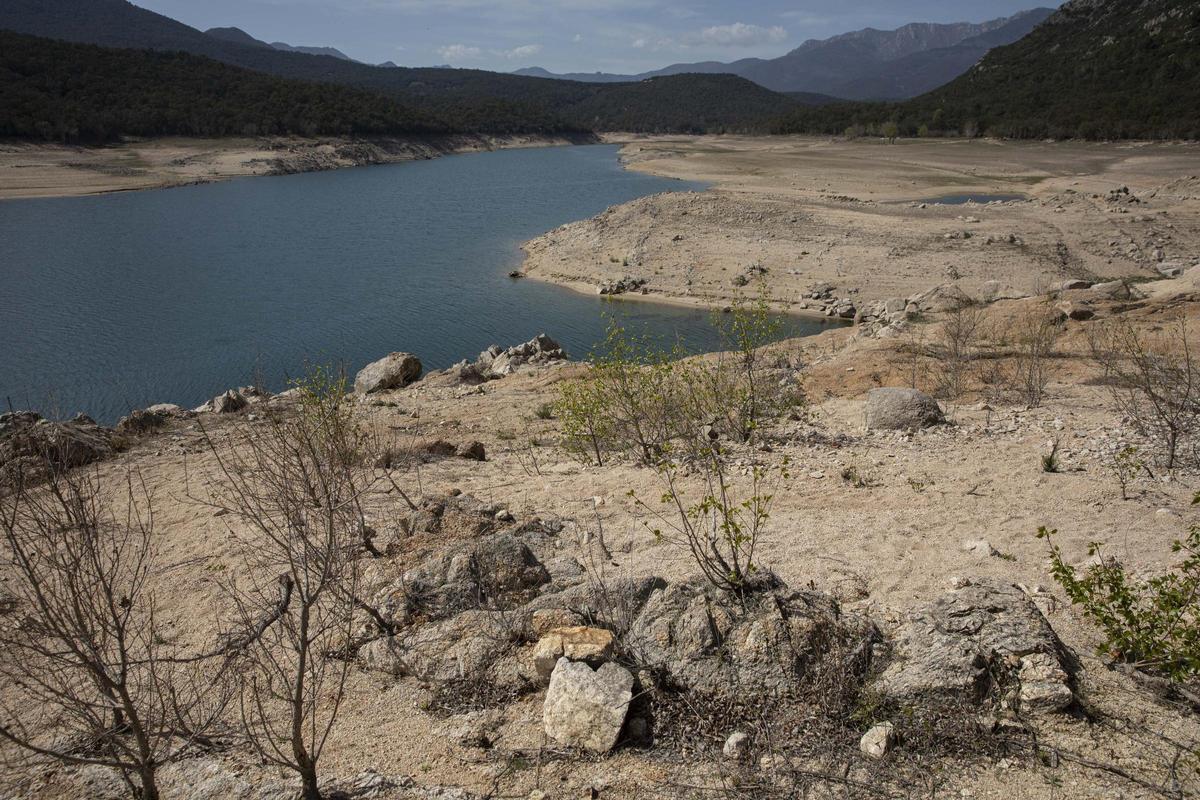 El embalse de Darnius Boadella y el río Muga bajo los efectos de la ...