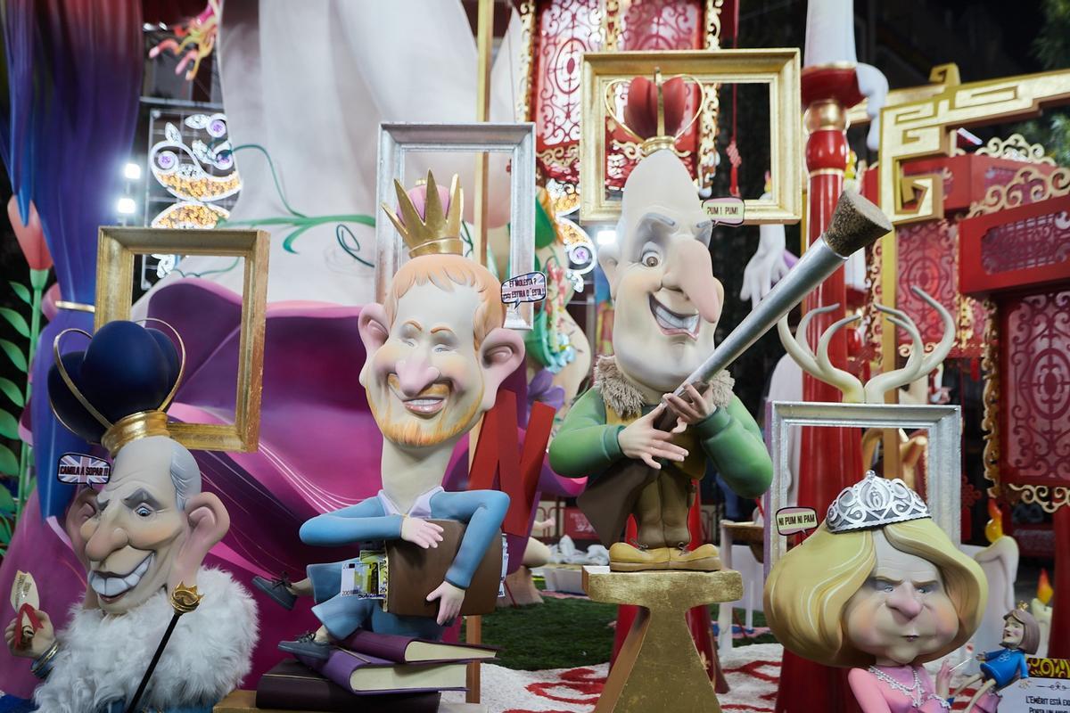 Selección de 'ninots' de la sección especial de las Fallas de Valencia ...