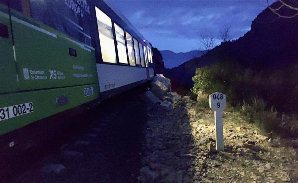 Descarrila el tren de la línea Lleida-La Pobla de FGC al chocar con ...