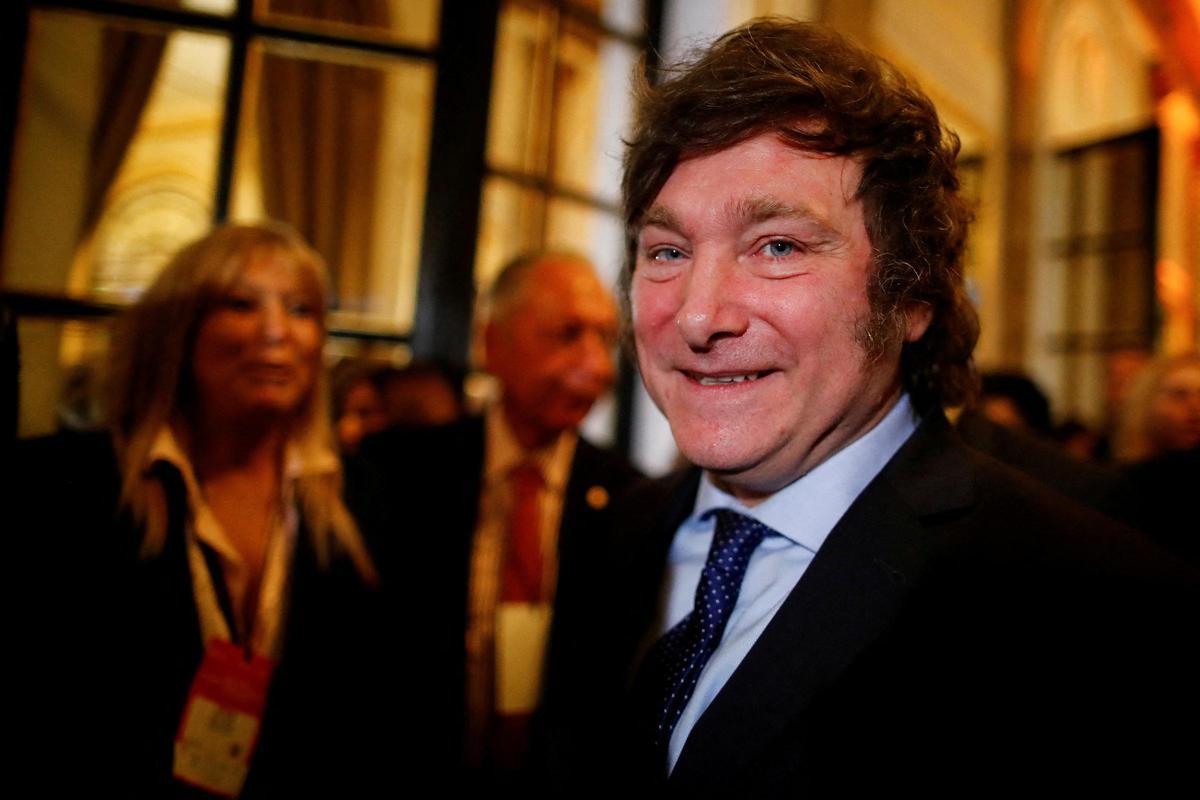 El ultraderechista Milei inicia un romance con una imitadora de ...