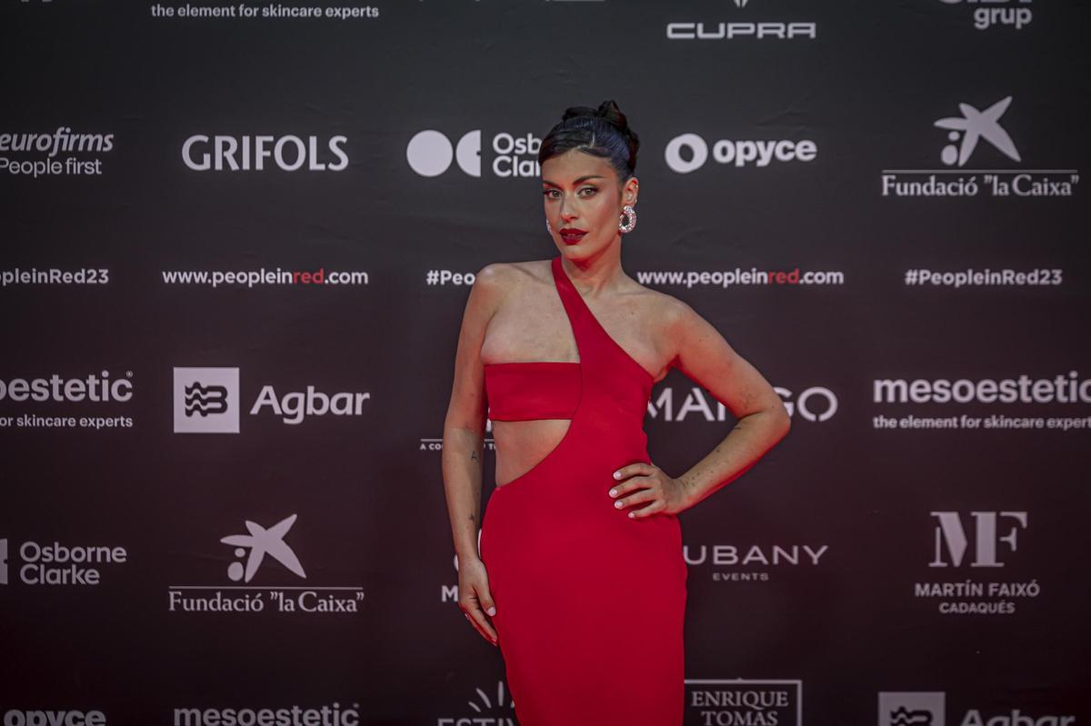 GALA PEOPLE IN RED | Del 'look' pasión de Dulceida a la sorpresa de ...