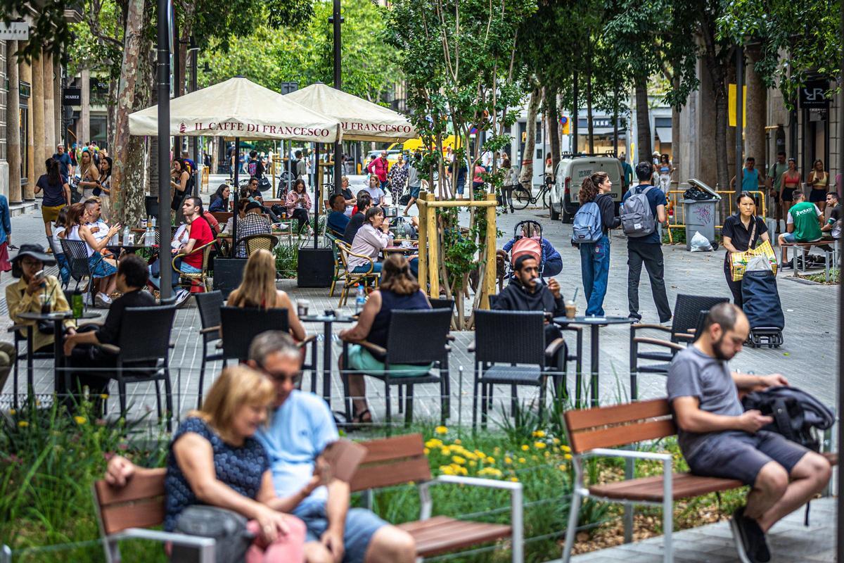 Escenas inesperadas de la Superilla del Eixample | FOTOS