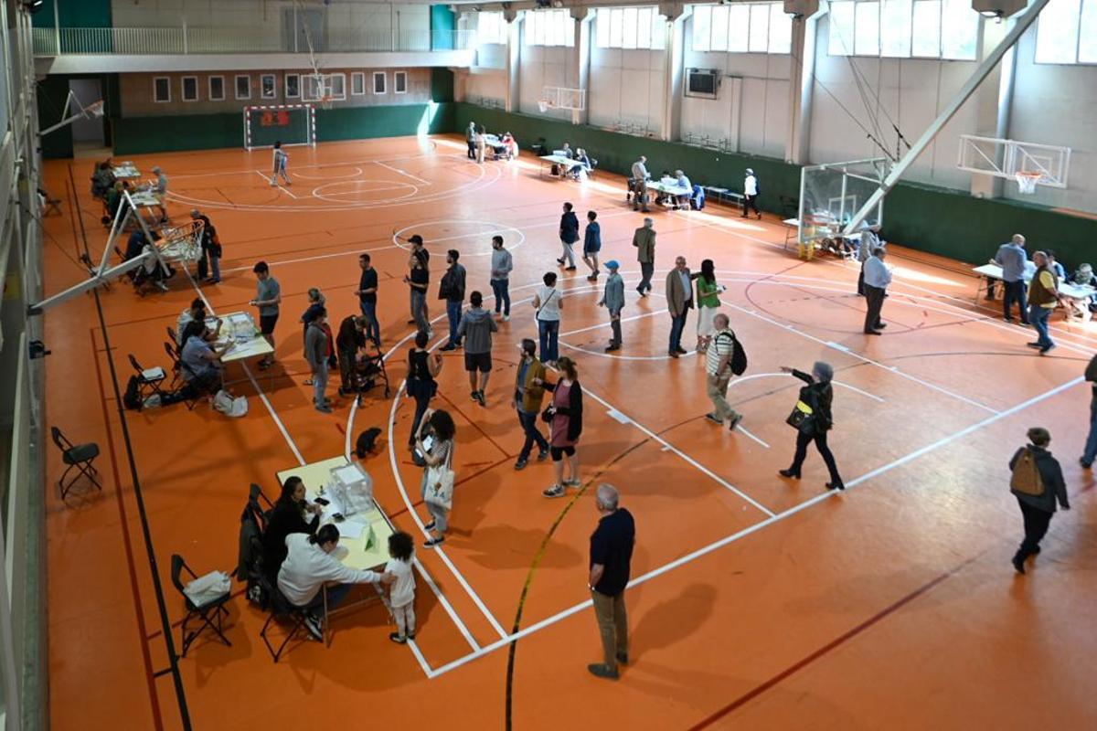 Ambiente electoral en los colegios de Barcelona | FOTOS