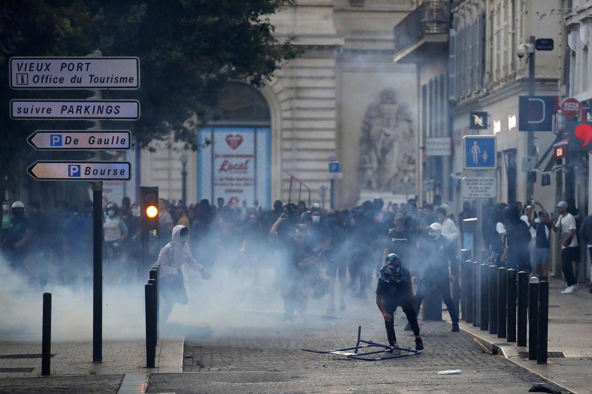 Los disturbios se extienden por Francia en la cuarta noche de protestas