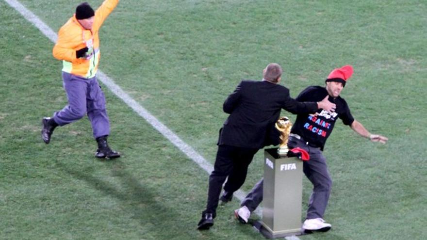 Jimmy Jump será acusado de intento de robo de la Copa del Mundo