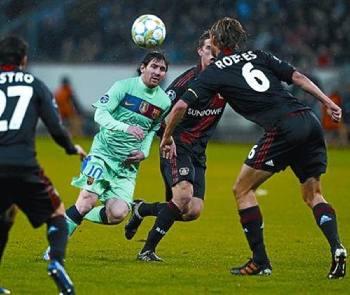 Messi asiste, chuta al palo y logra el gol 38 del año