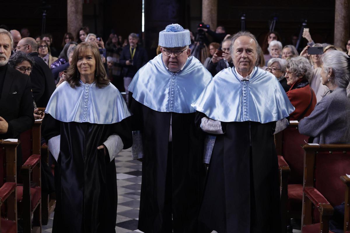 Joan Manuel Serrat y Maria del Mar Bonet, investidos doctores honoris ...