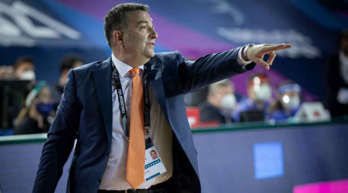 Miguel Méndez, sustituto de Lucas Mondelo como técnico de la selección ... Miguel Méndez, sustituto de Lucas Mondelo como técnico de la selección ...
