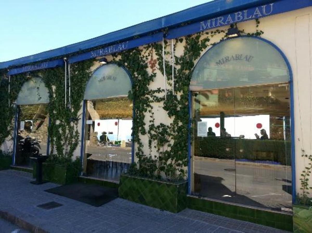 El Mirablau se disculpa tras vetar a unos clientes con el lazo amarill