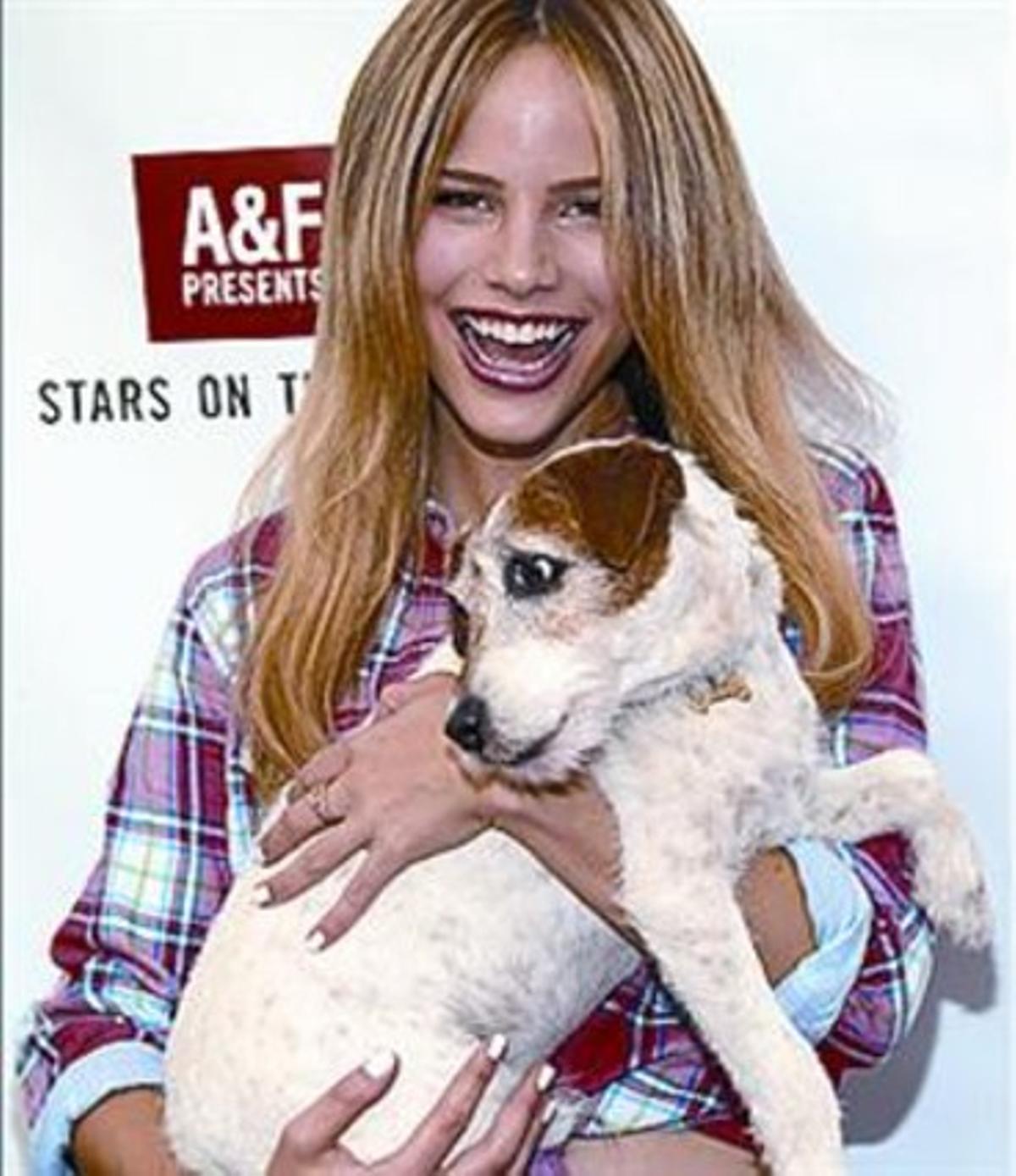 El perro Uggie, estrella en la nueva campaña de Abercrombie