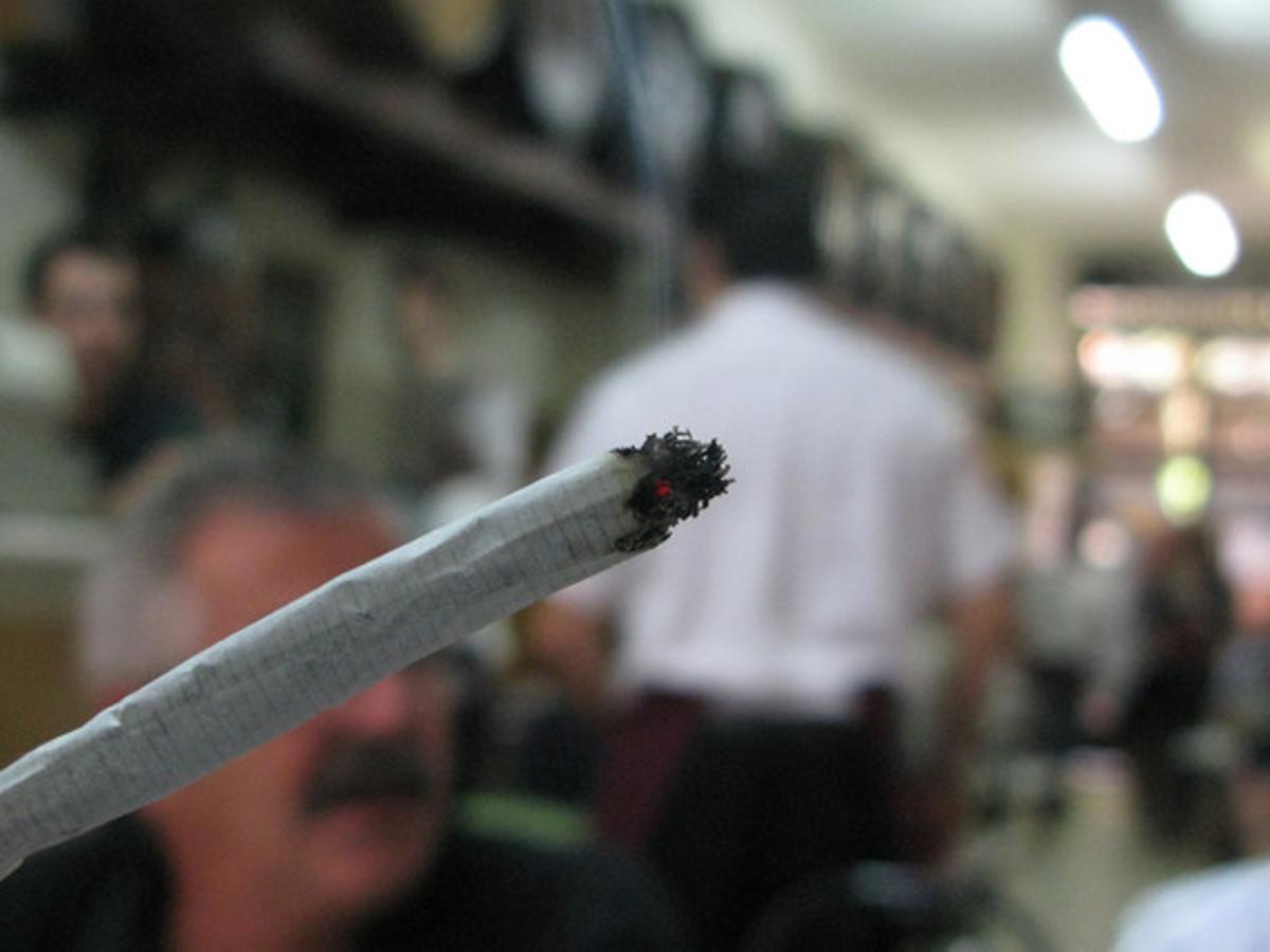 Un estudio de Facua señala que se fuma en menos del 1% de los bares