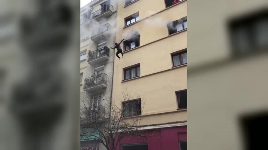 El incendio de un hotel en el centro de Barcelona deja un muerto y ...