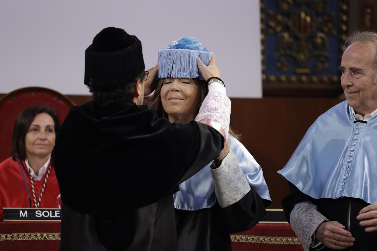 Joan Manuel Serrat y Maria del Mar Bonet, investidos doctores honoris ...